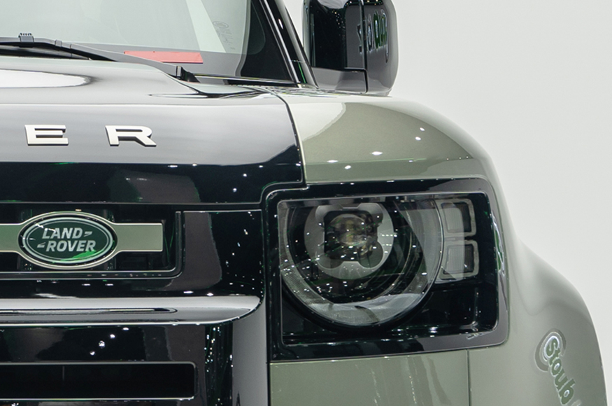 Land Rover Defender P400 90 X | Stoubbiz.ae